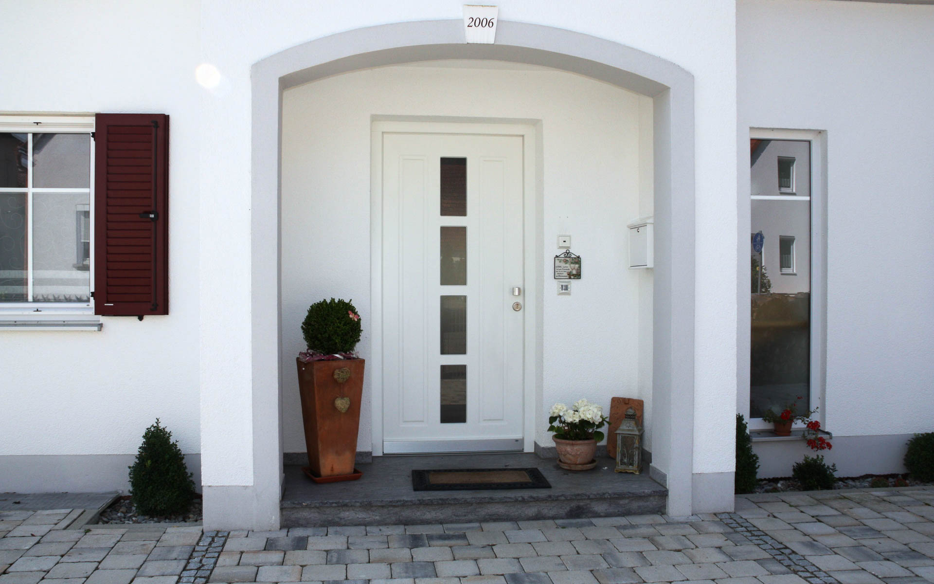 Schwäbisches Landhaus mit Gesims | mkm traumhäuser